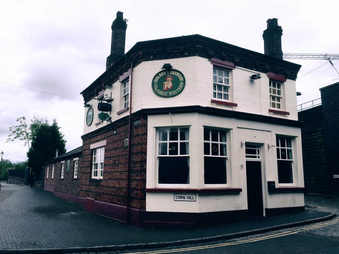 PUBS | Holden's Brewery